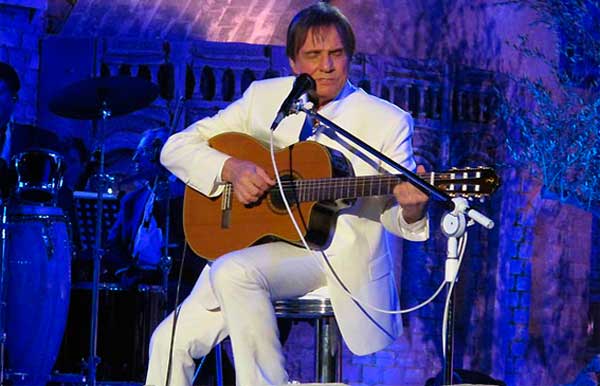 Saiba como Roberto Carlos perdeu sua perna direita