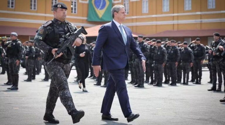 Militares e réus de Bolsonaro se instalaram no governo Tarcísio de ...